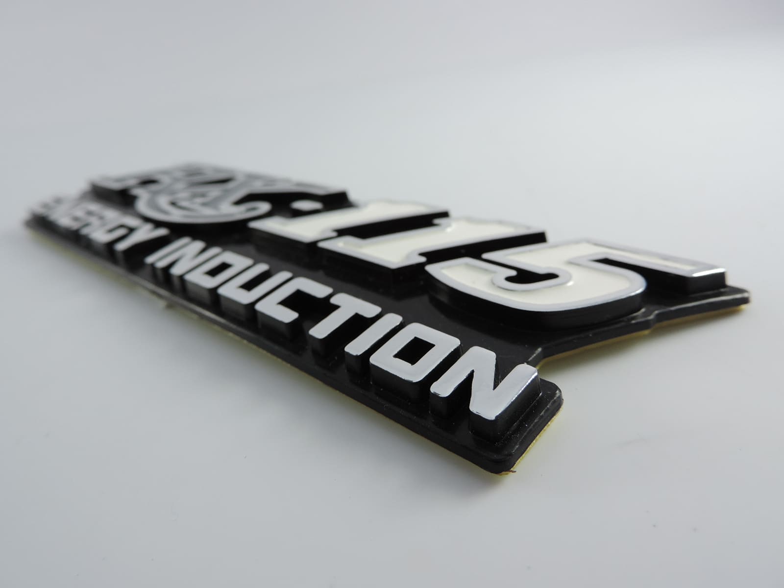 MT16 – Surtiemblemas