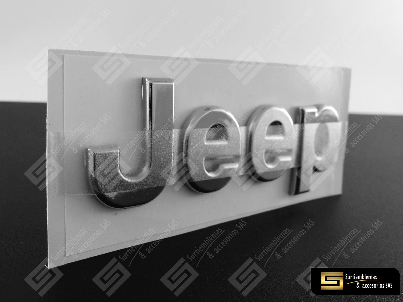 J12 – Surtiemblemas